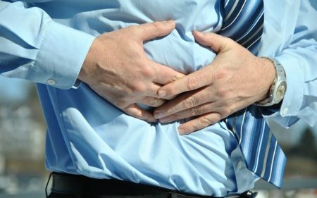 Tenesmo: o que é? Veja sintomas, tratamento, causas e mais | MS
